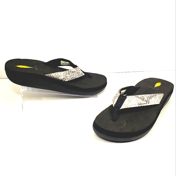Volatile | Shoes | Volatile Black Thong Snake Skin Flip Flop Womans ...
